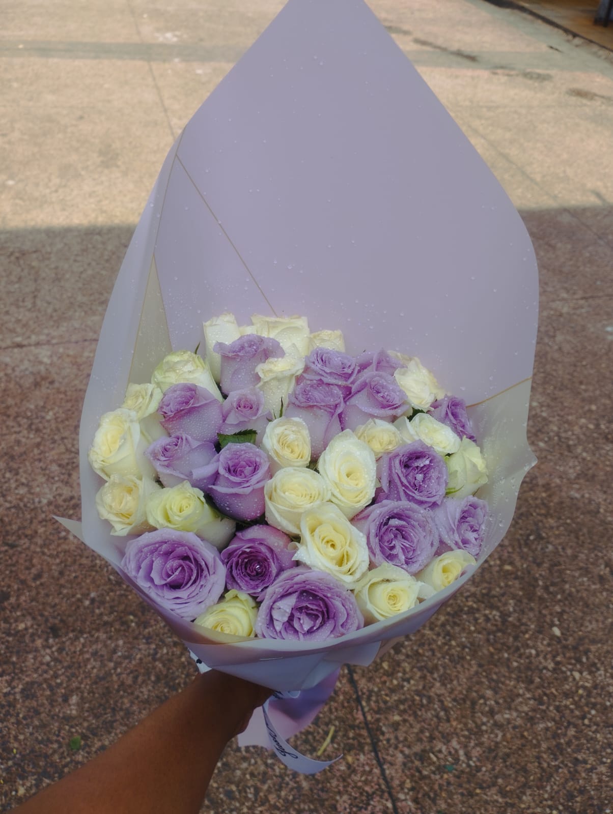 PURPLE & WHITE ROSES - Prestige Flowers