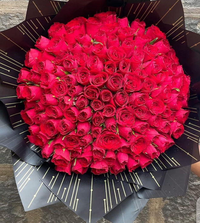 100 RED ROSES - Prestige Flowers