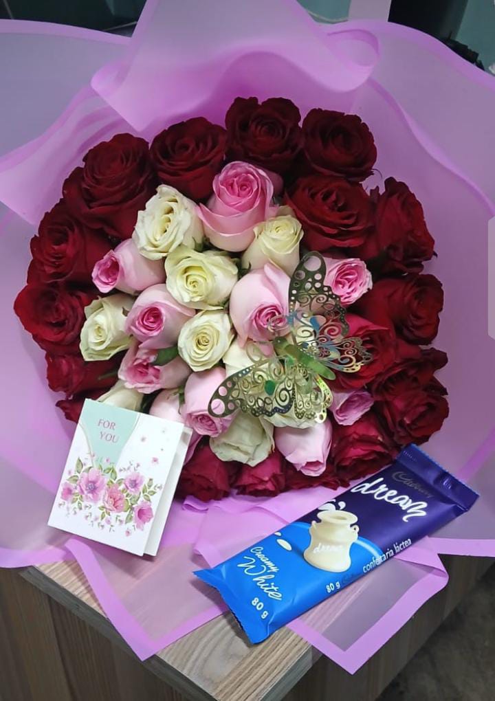 40 ROSES & CHOCOLATE - Prestige Flowers